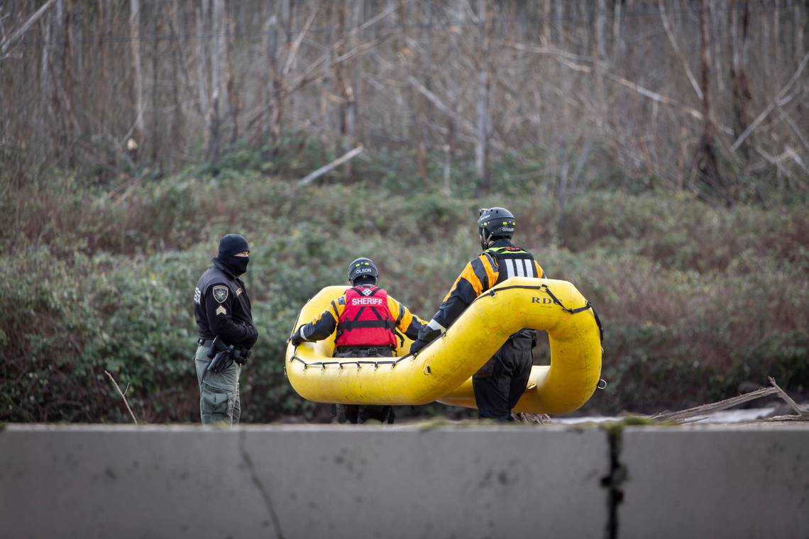 Mudslide: rescue crews recover woman’s body - News Without Politics